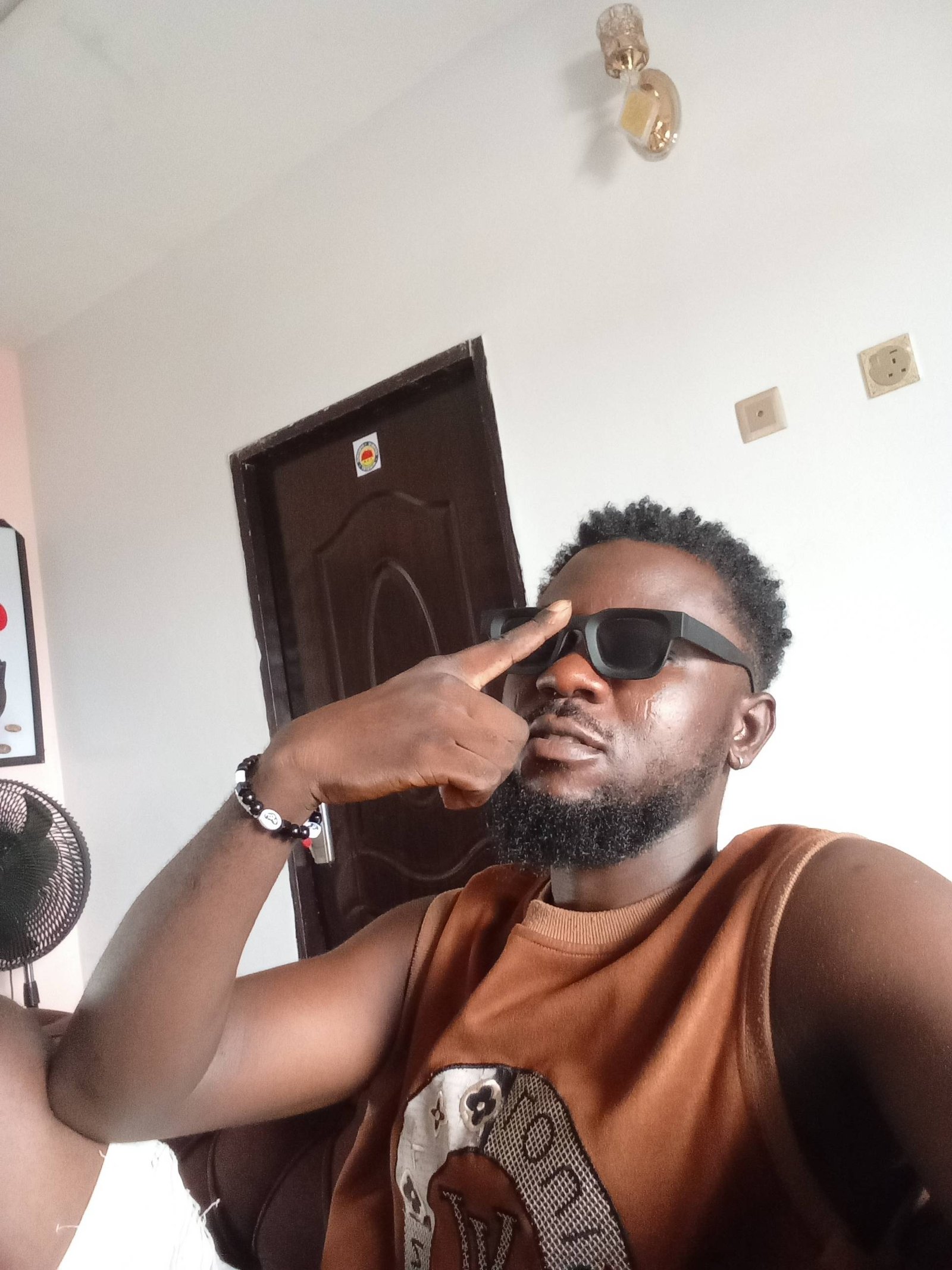 Clement Uankhehi . smluxee