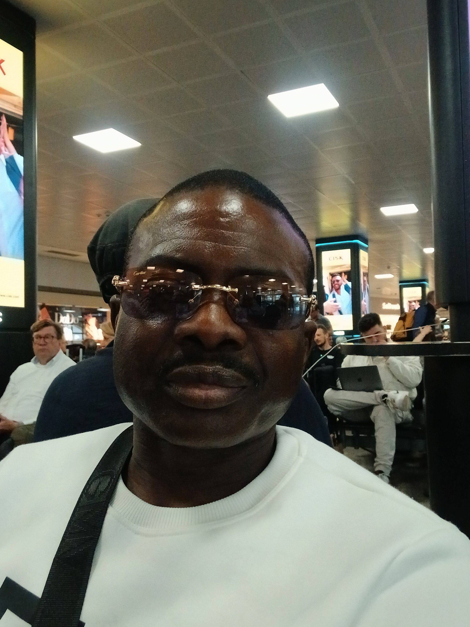 Samuel Adewale . smluxee